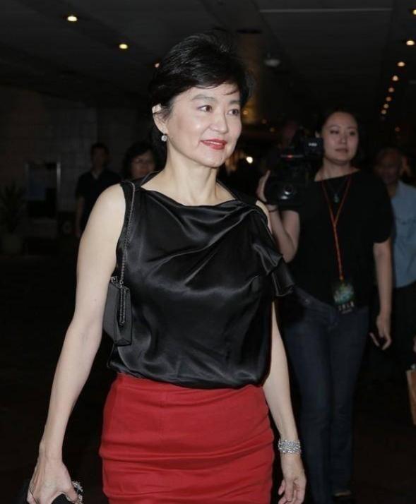 70-year-old Liu Xiaoqing is in the same frame as 68-year-old Lin ...