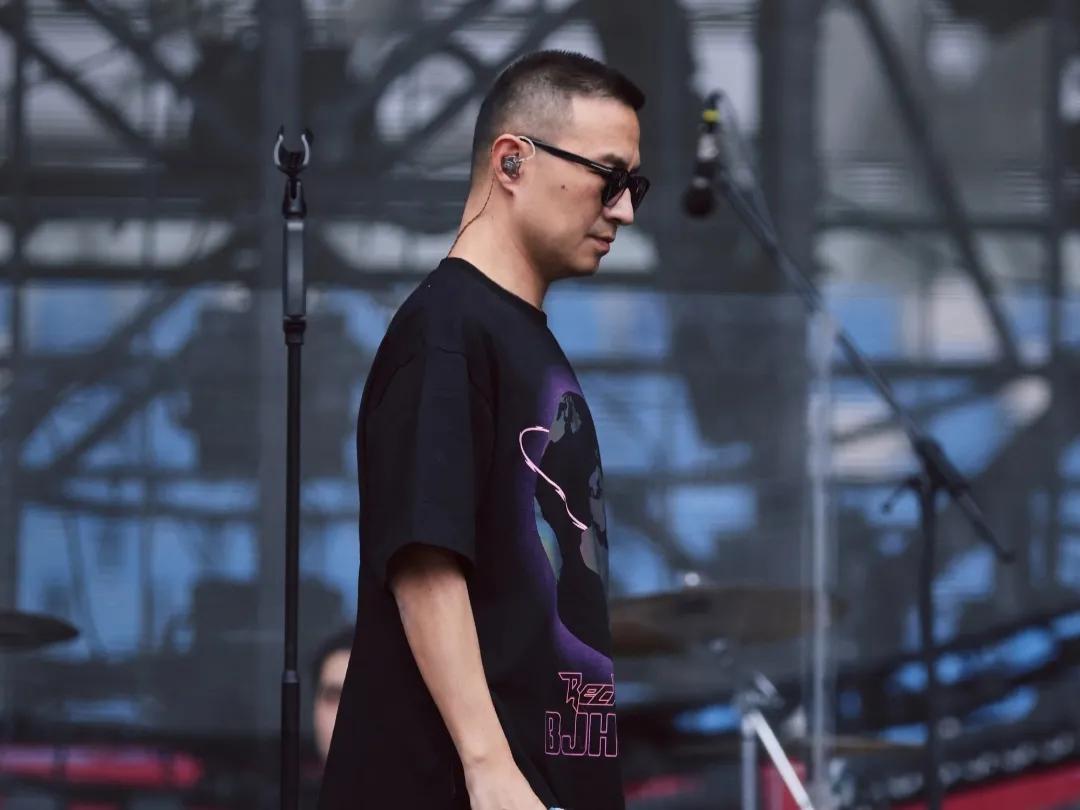 Wang Feng, the only veteran musician who still persists in the front ...