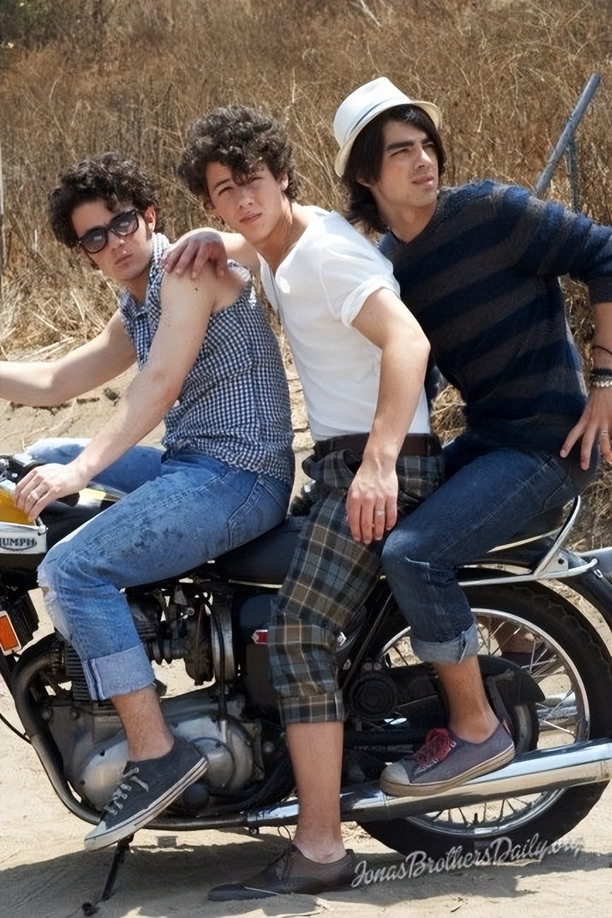 "The Jonas Brothers" Nick is a dad, and the 29-year-old "sexy muscle ...