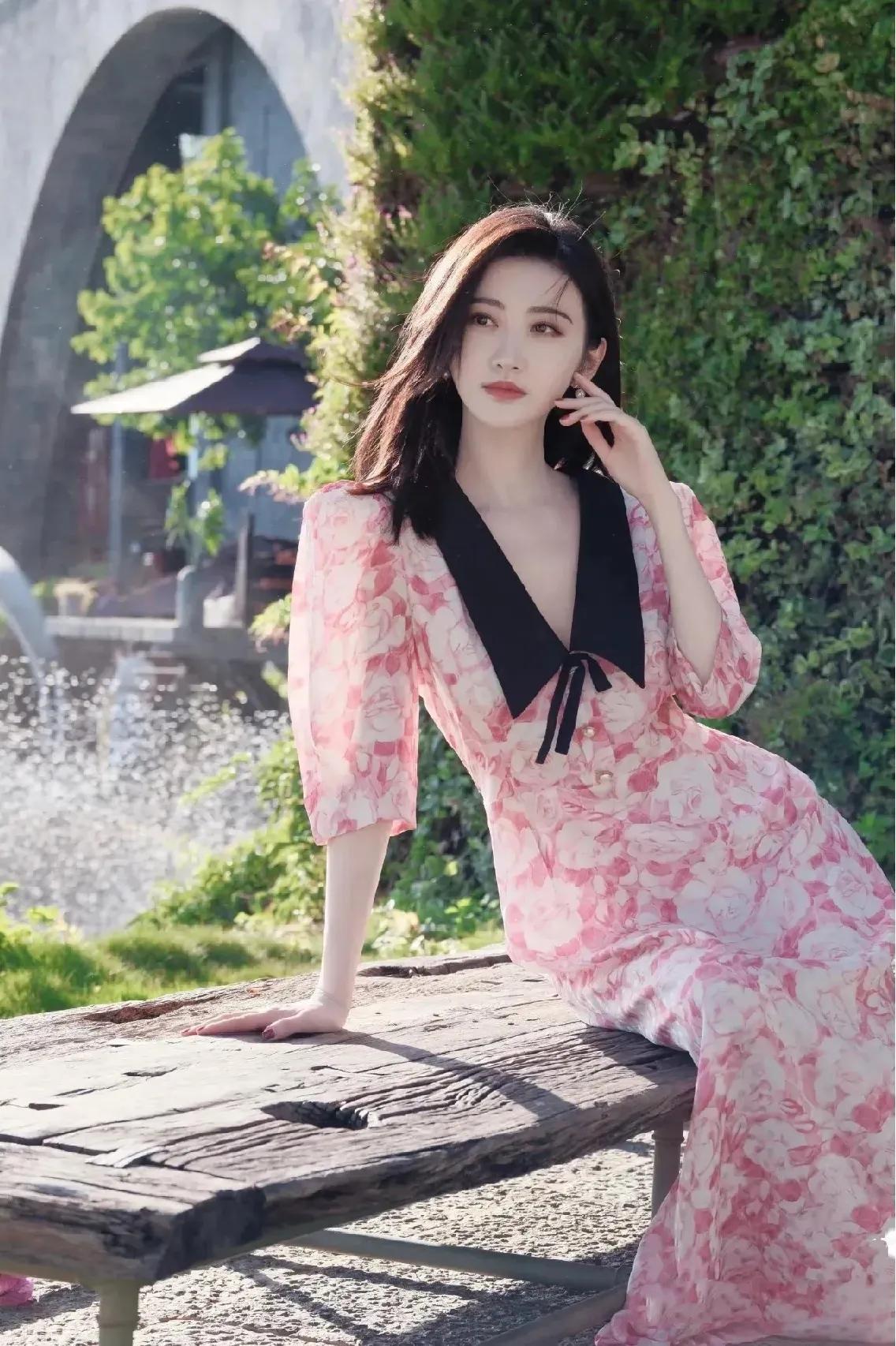 Seven Absolutes · Pure Jade Girl - iNEWS