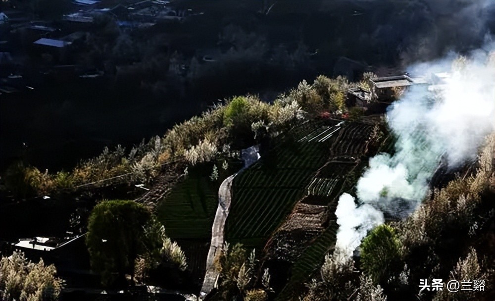 Explore the bizarre events encountered in sinkholes! How can there be ...