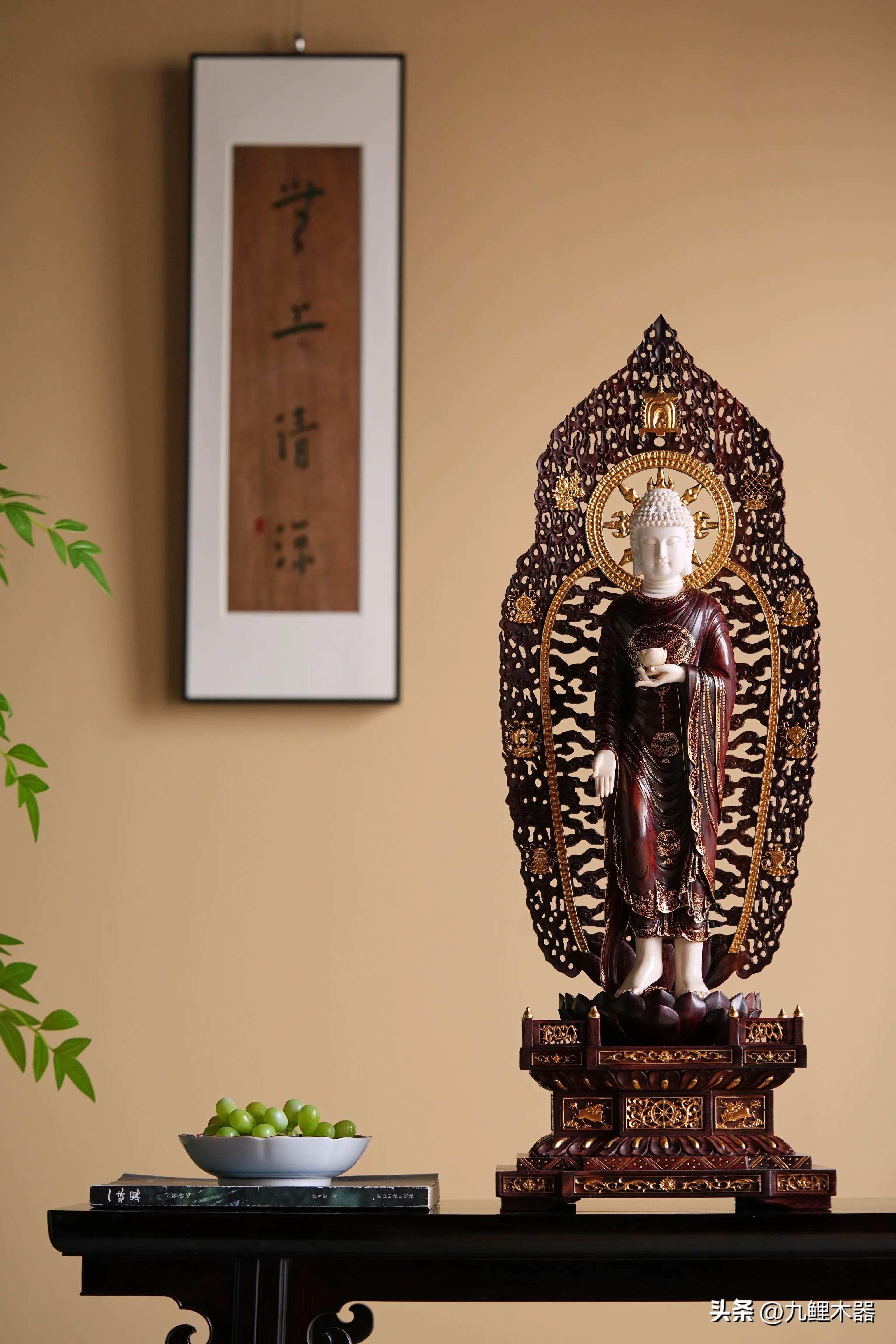 Small leaf red sandalwood x mammoth - iNEWS