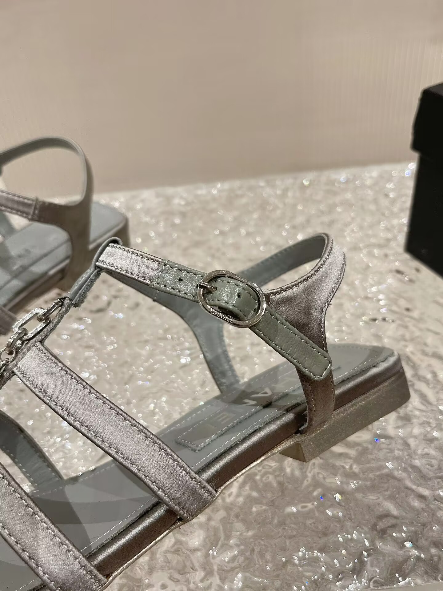 Princess sandals, you can have them at the beginning of 3, so worth it ...