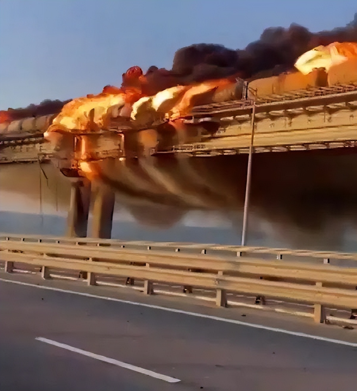 Details revealed!The Crimea Bridge exploded, Putin urgently ordered ...