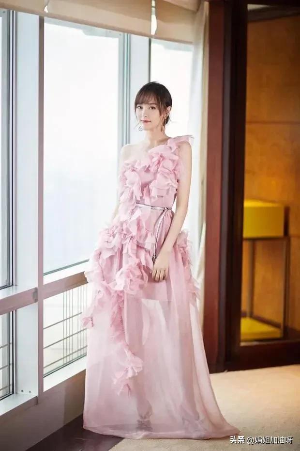 Share pictures, goddess Tang Yan - iNEWS