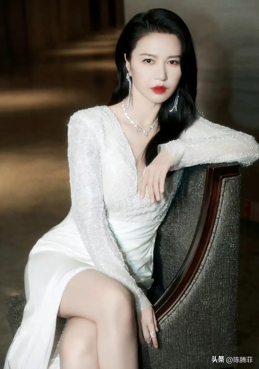 Tan Weiwei is a goddess singer with an unruly personality and a unique ...