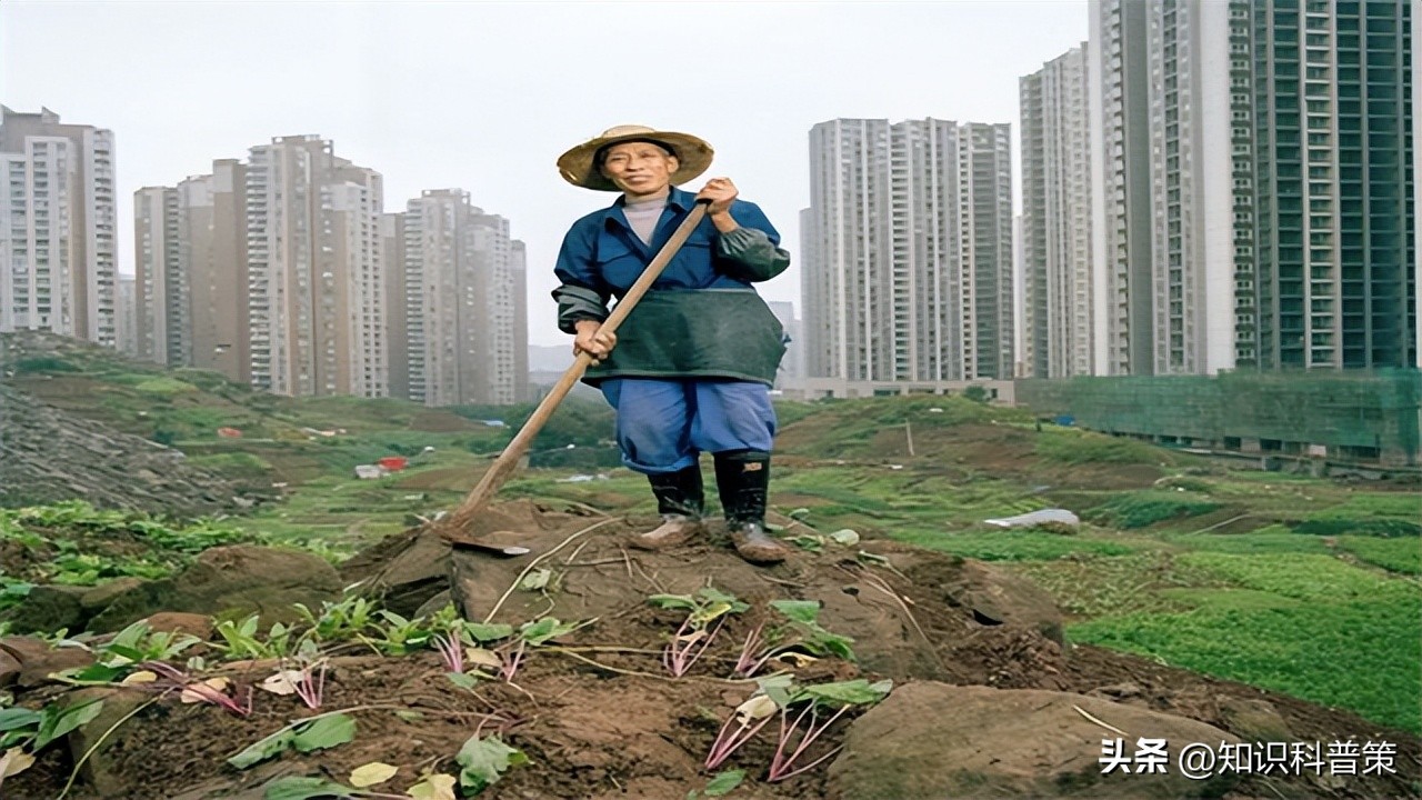 What used to happen here? Confusing old photos that cause people to ...