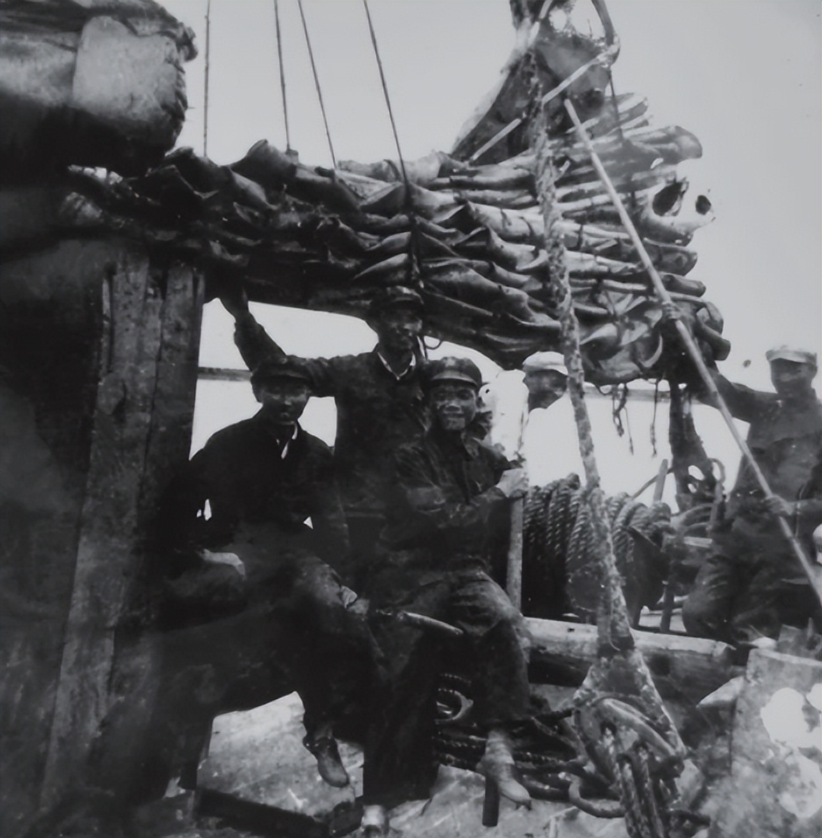 In the Battle of Hainan Island in 1950, Han Xianchu advocated fighting ...