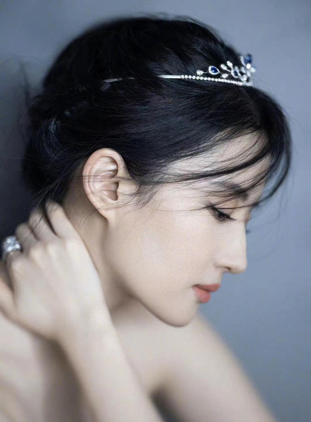 "If you want to wear a crown, you must bear the weight" Liu Yifei, Yang ...