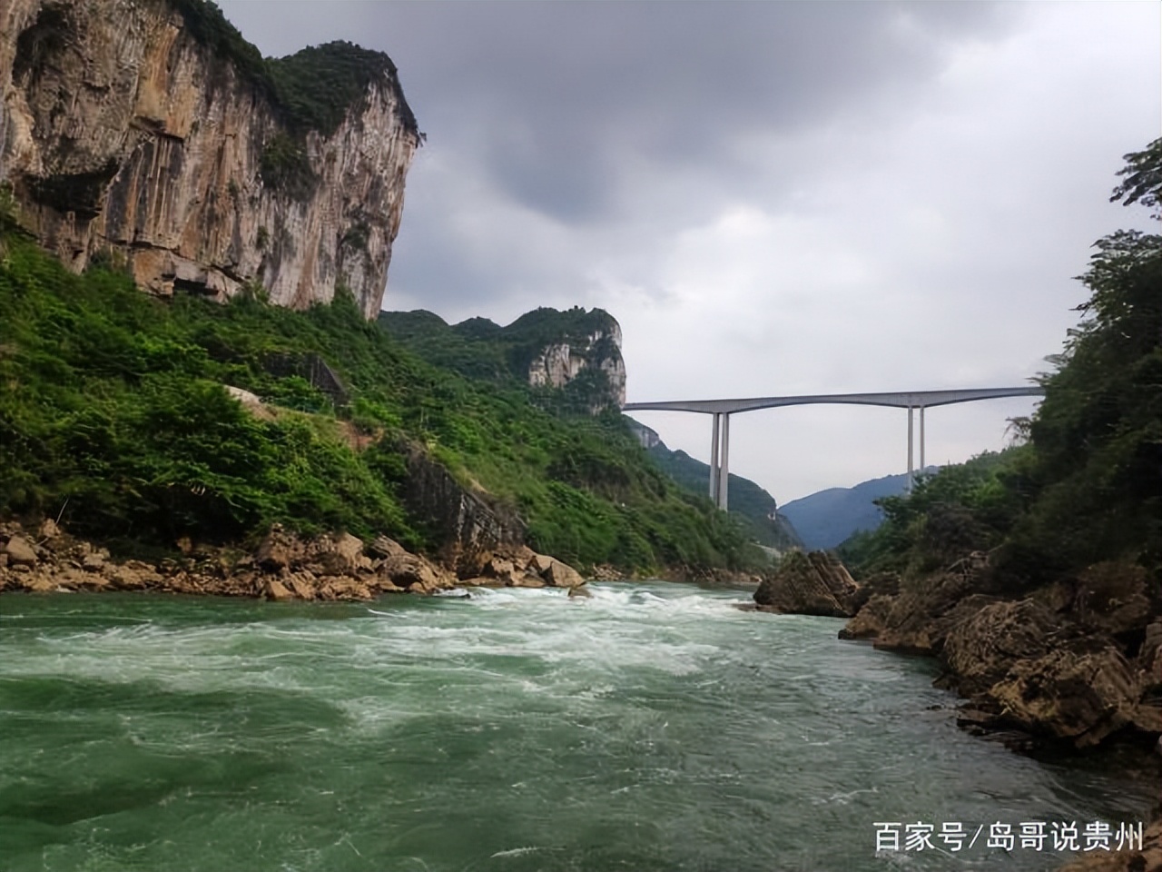 Real shot: Wuchuan Fenshui Town built the Tongda Bridge in the high ...