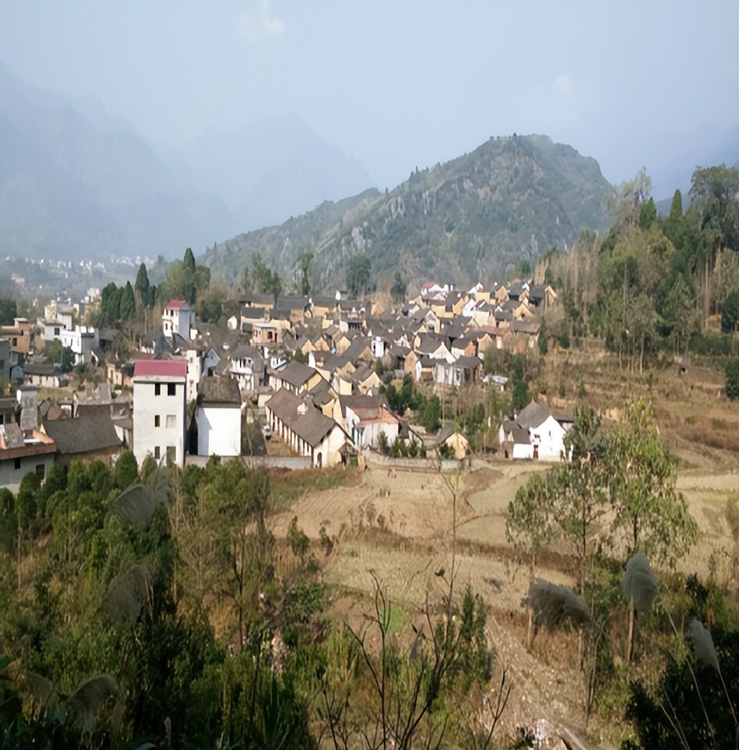 Ancient villages in northern Guangxi: Lujia Village on Daxijiang River ...