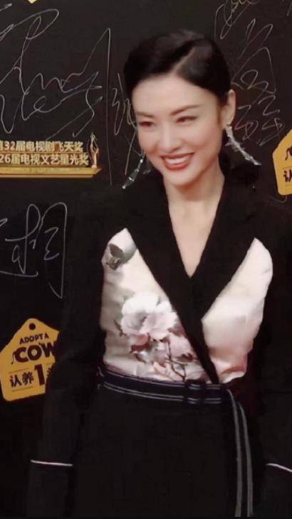 Zhou Tao's international red carpet is a god! Wearing an ink dress is ...