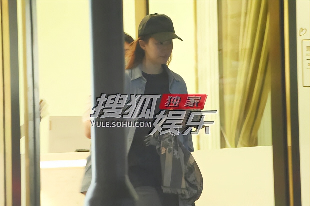Liu Yifei went back to the hotel after her treatment and looked very ...