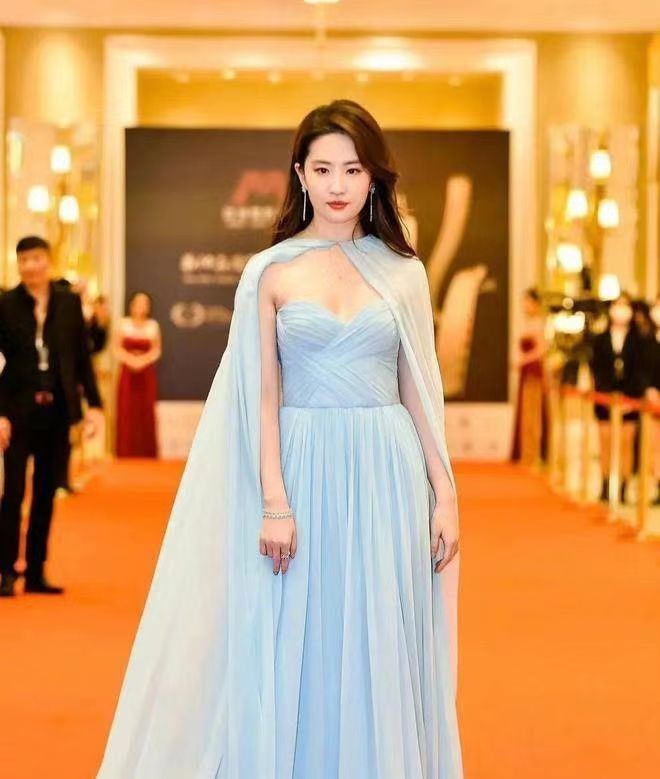Liu Yifei and Zhang Ziyi are in the same frame, and finally see how big ...