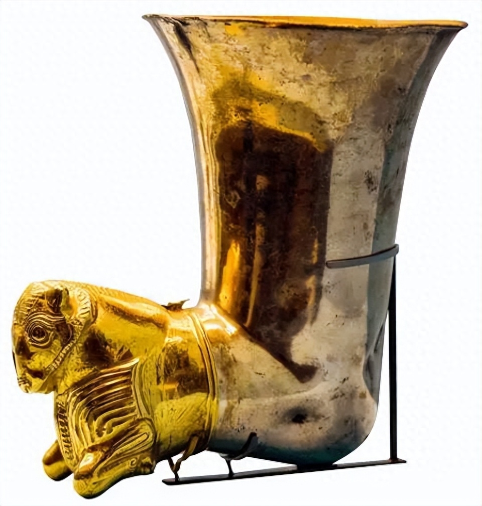 The animal-headed agate cup with mysterious power in "Jade Gate to the ...