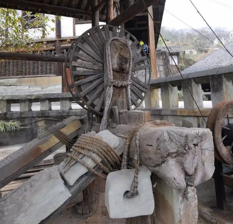 During the Qing Dynasty, several Sichuan farmers dug a kilometer-deep ...