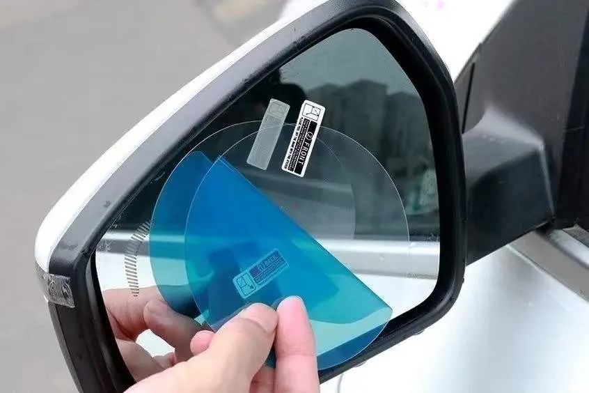 A few tips to solve the problem of unclear view in the rearview mirror ...