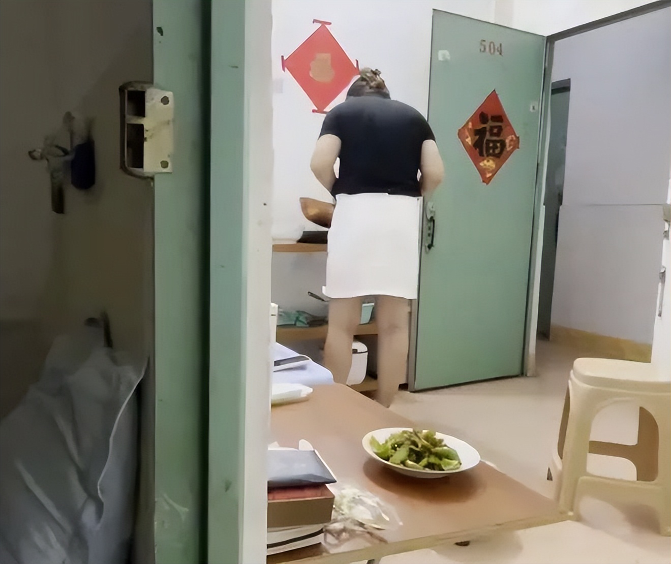 Both male and female reproductive organs? "Androgynous" for more than ...