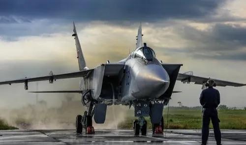 Why does the MiG-25 fly so fast? - iNEWS