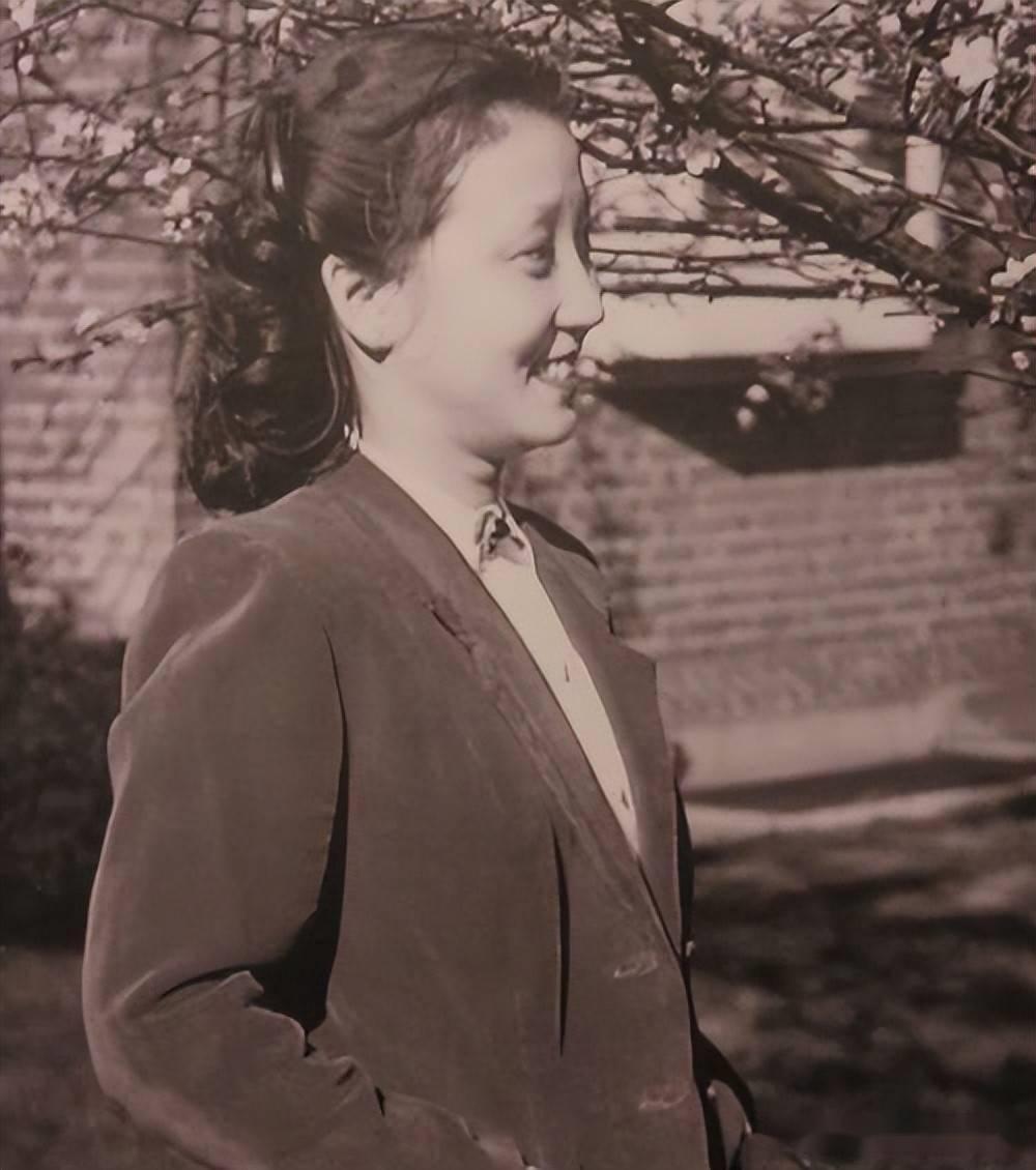 In 2012, after Qian Xuesen's wife Jiang Ying died of illness, a rare ...