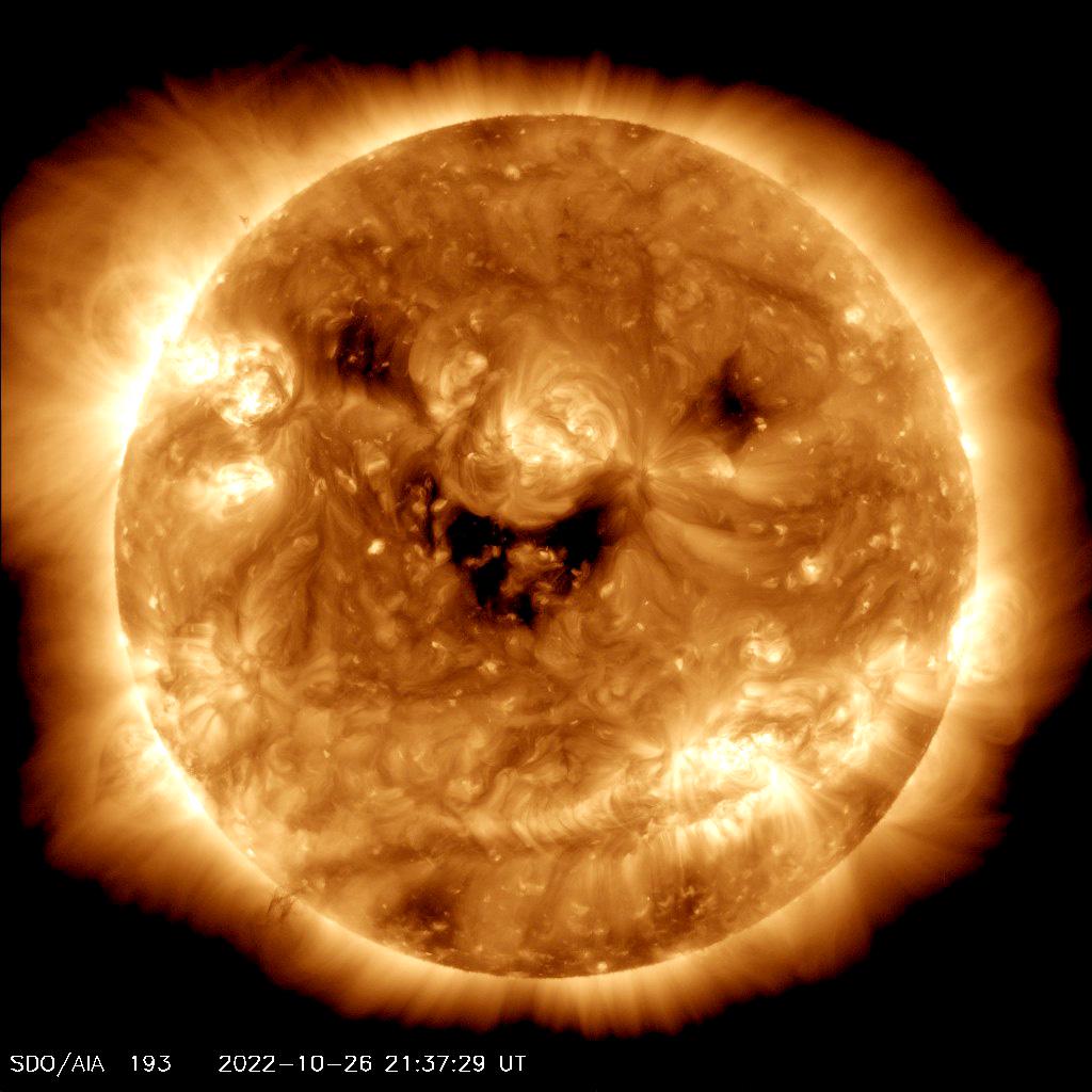 NASA finds sun 'smiling' like a big fireball in SDO images - iNEWS