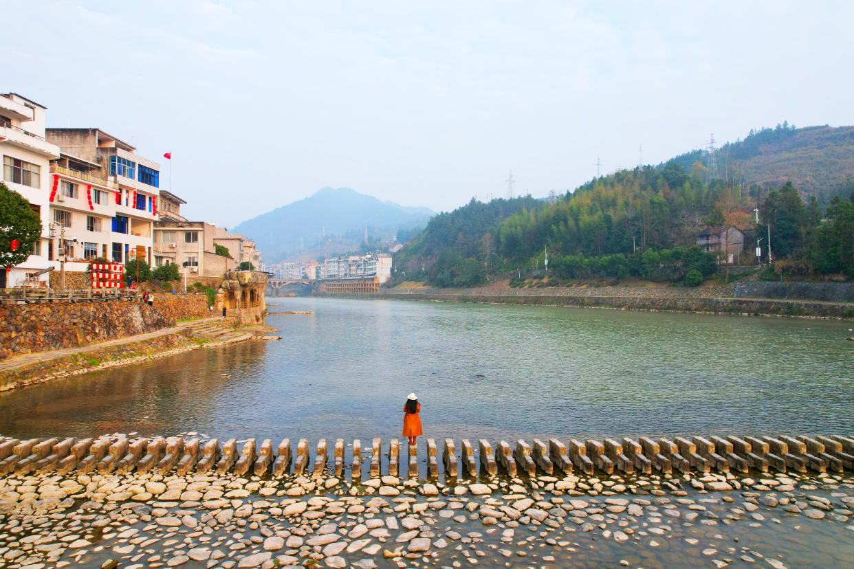 There is a stone bridge in Taishun, Wenzhou, known as the bridge with ...
