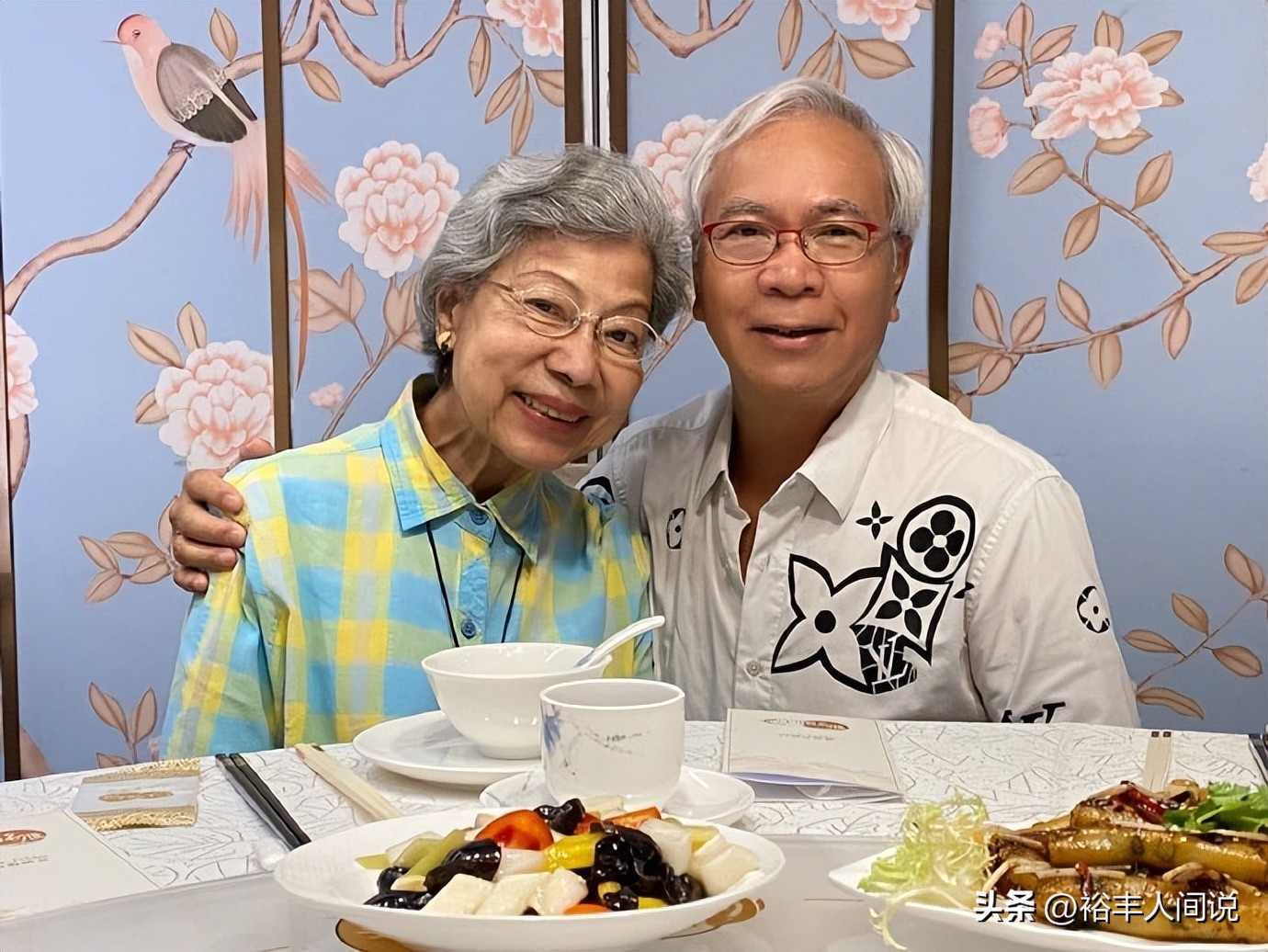Many old Hong Kong actors have dinner together!87-year-old Roland is ...