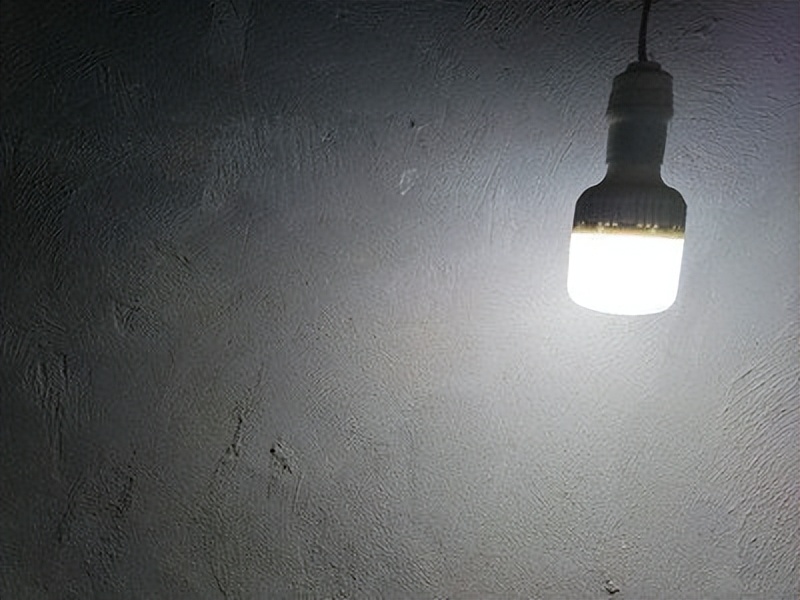 Use light to inspect latex paint walls, give you a small coup - iNEWS