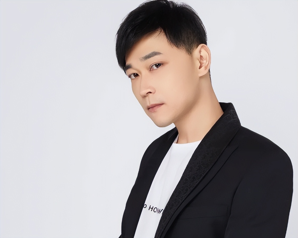 Which studio is Zhao Lu, the voice actor in "Flower Thousand Bone" and ...