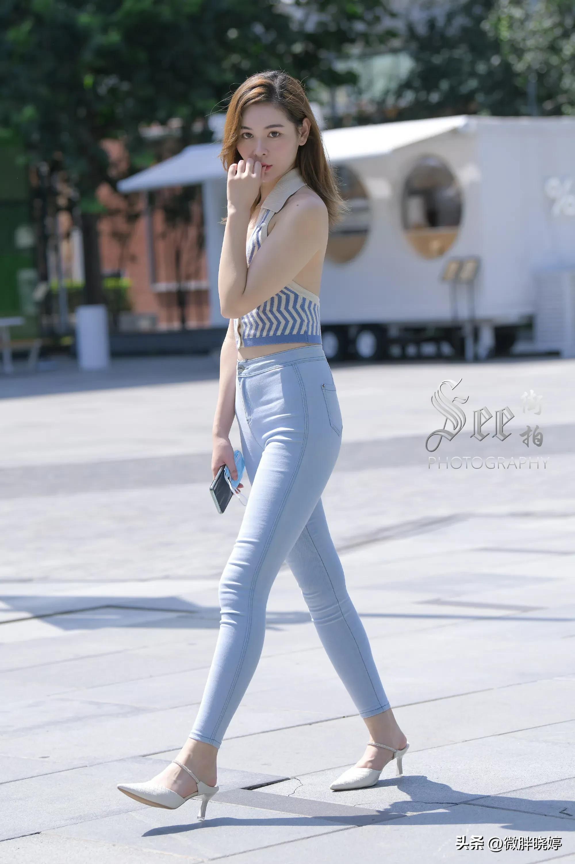 The sensual goddess has a perfect "waist-to-hip ratio", and her skinny ...