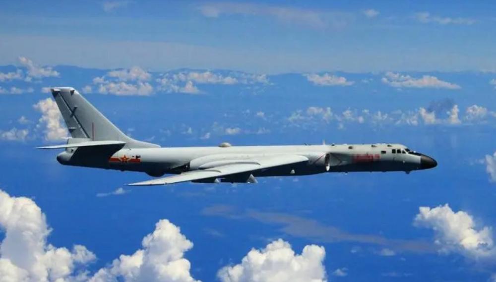 The H-6 soars through the first island chain, and the Taiwan army ...