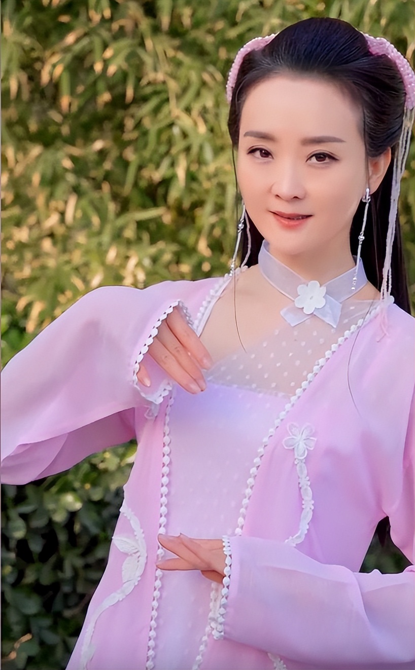 "Bai Feifei" Wang Yan rarely plays cross-dressing!The crow's feet are ...