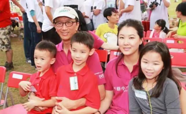 Exposure of "diving queen" Fu Mingxia leaving the house! Divorce ...