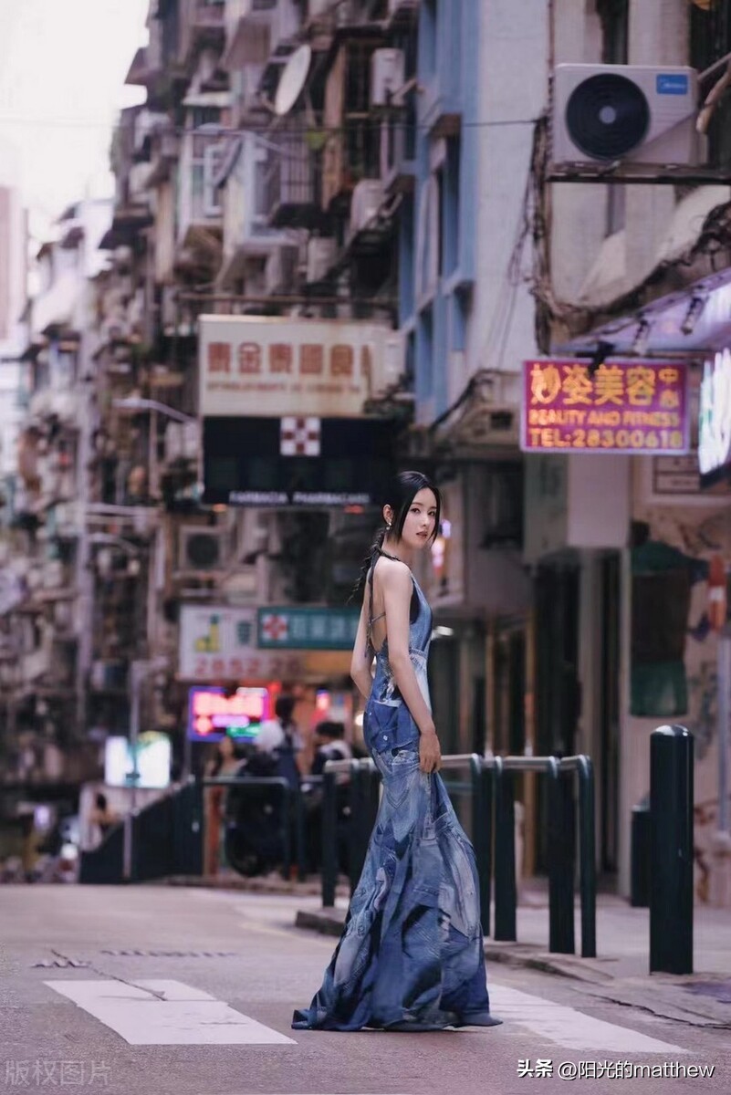 Love it, love it: Chen Duling's backless dress is pleasing to the eye - iMedia