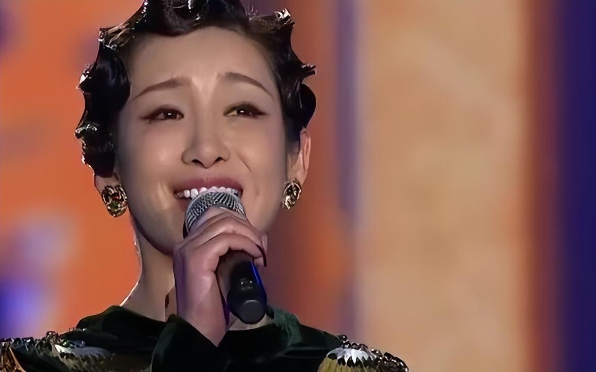 The female star turned into a "silicone face" and a "technical face ...