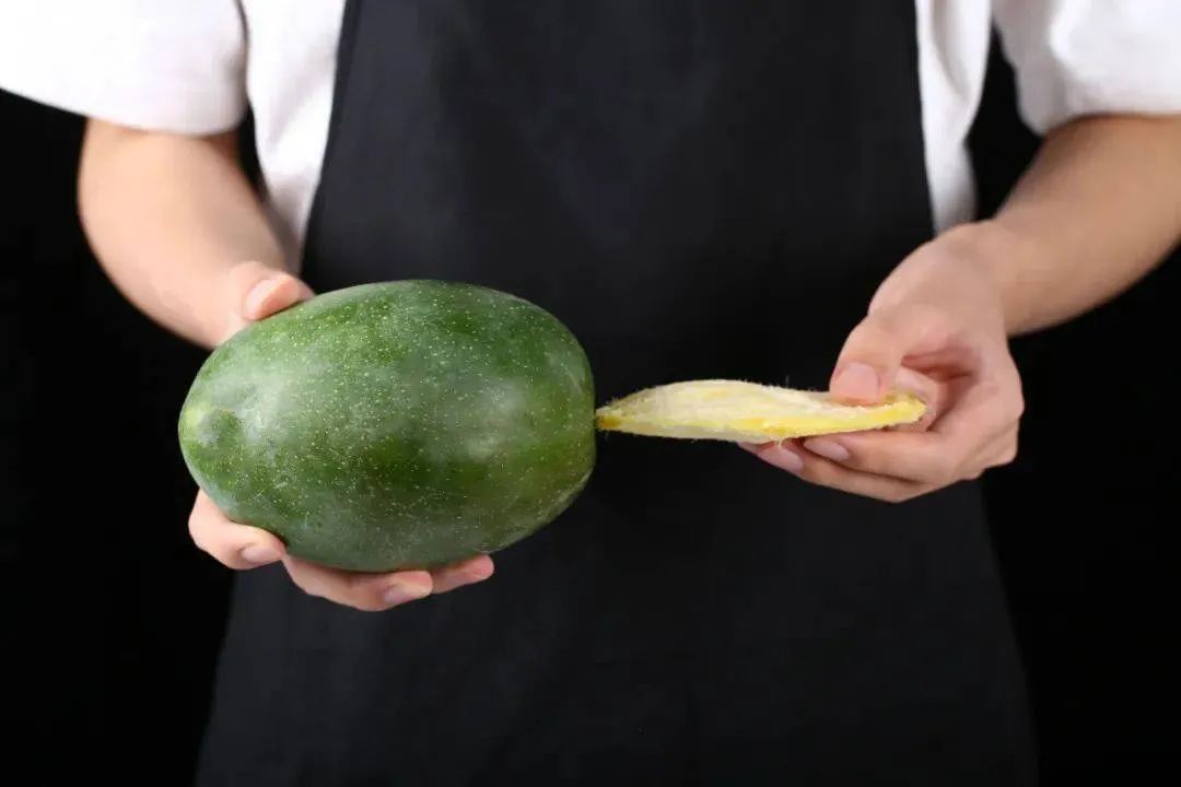 Kate Mang, who is bigger than his face, can't bite the pit, so he doesn ...