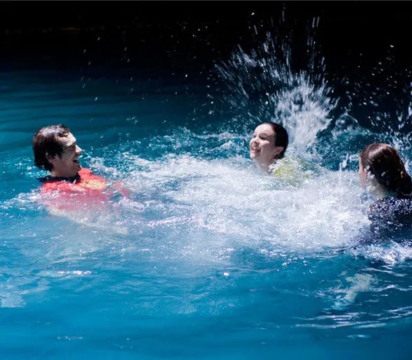 There are few movie scenes, but it makes people feel very exciting ...