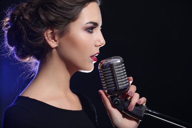 Today's more than a dozen young female singers are less skilled than ...