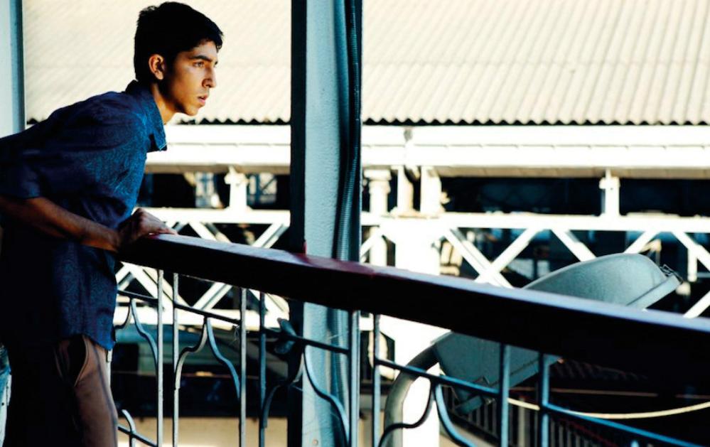 What kind of narrative method is used in "Slumdog Millionaire" to ...