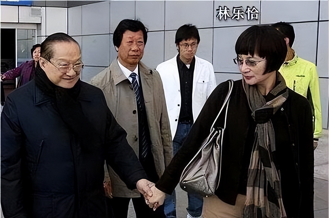 Lin Leyi: Dating with Jin Yong at the age of 16, in order to force Zhu ...