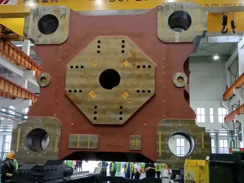 Yizumi's milestone product, the mysterious "veil" of the 8,500-ton ...