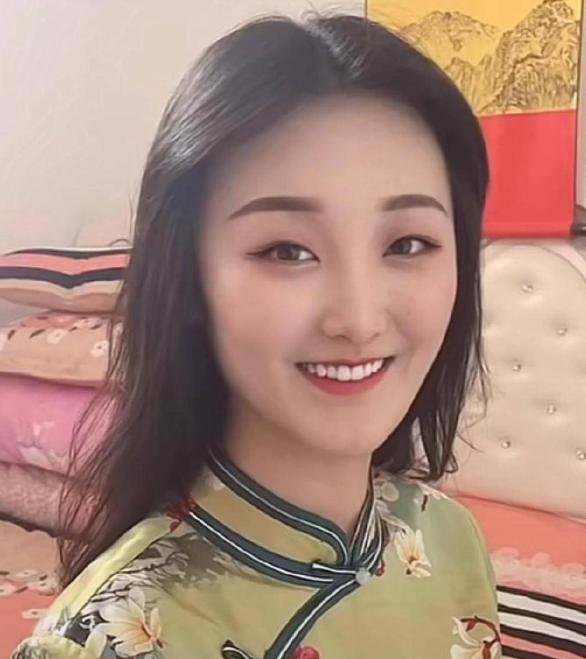 Chen Meng and Xiaowei went back to Zhulou Village to harvest wheat. His ...