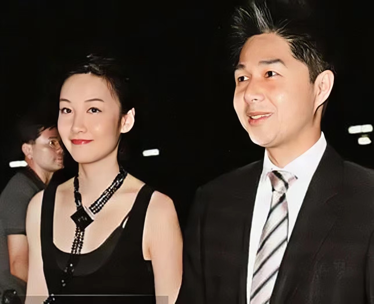 Remember Chen Wenyuan who took pictures with Edison Chen 14 years ago ...