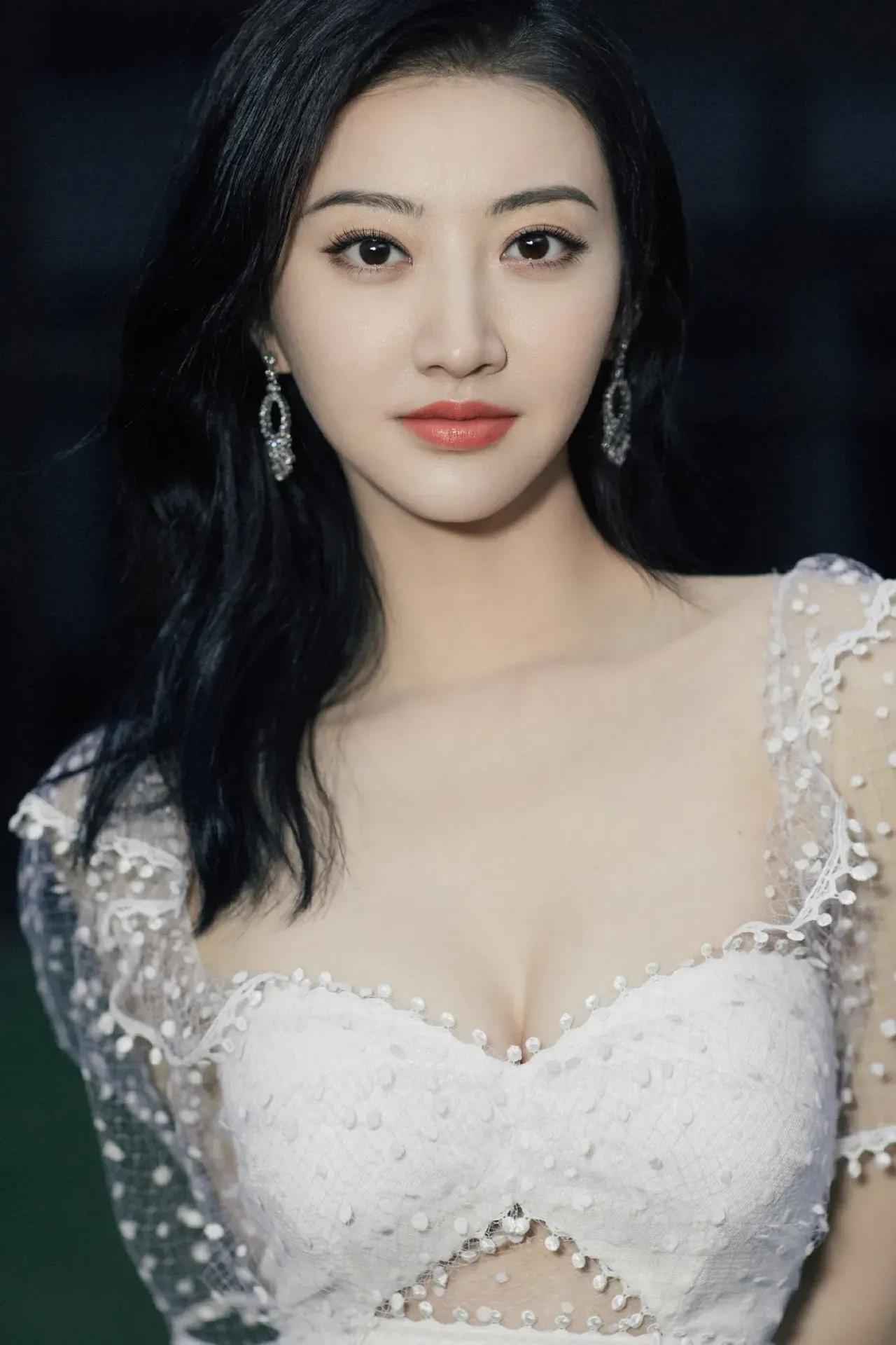 Jingtian beauty - iNEWS