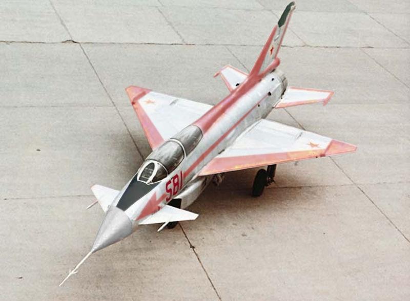 Starting from the nose, the MiG Ye-8 twists and turns to create the ...