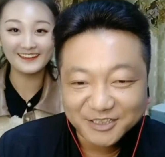 Only 13 days after the divorce, Chen Ya's parents traveled far away ...