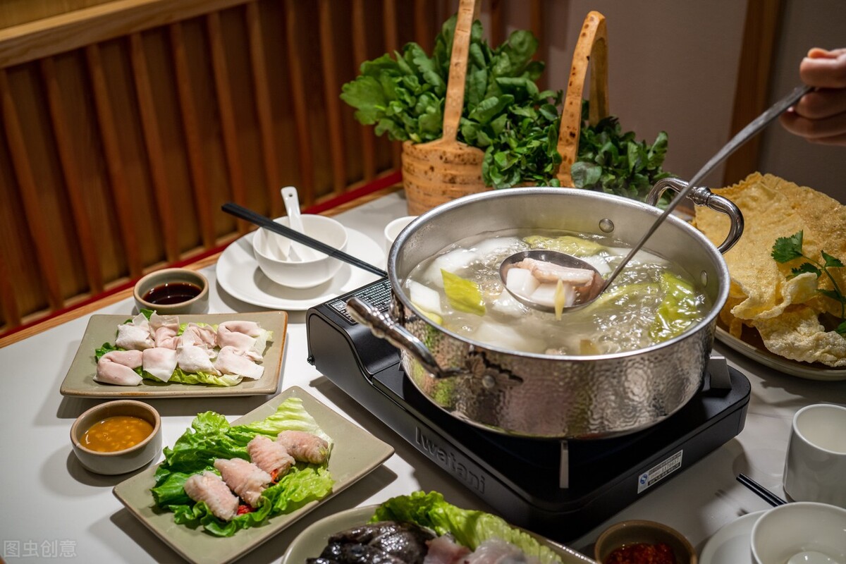 In the winter, have a goose hot pot in clear soup, it's absolutely ...