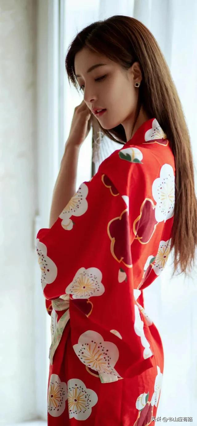 Lin Wenwen: A supermodel with a high appearance and temperament - iNEWS