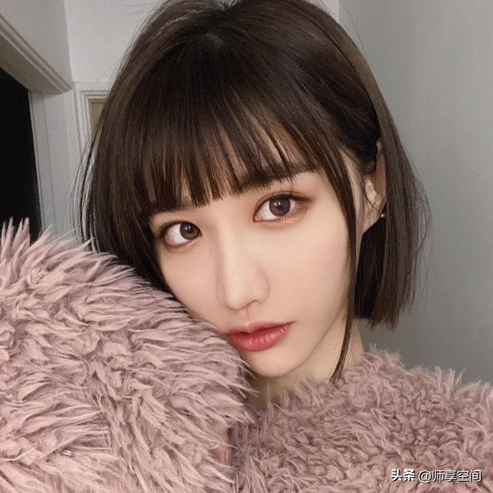 Sweet model Zheng Kaixin is the most beautiful baking goddess who loves ...