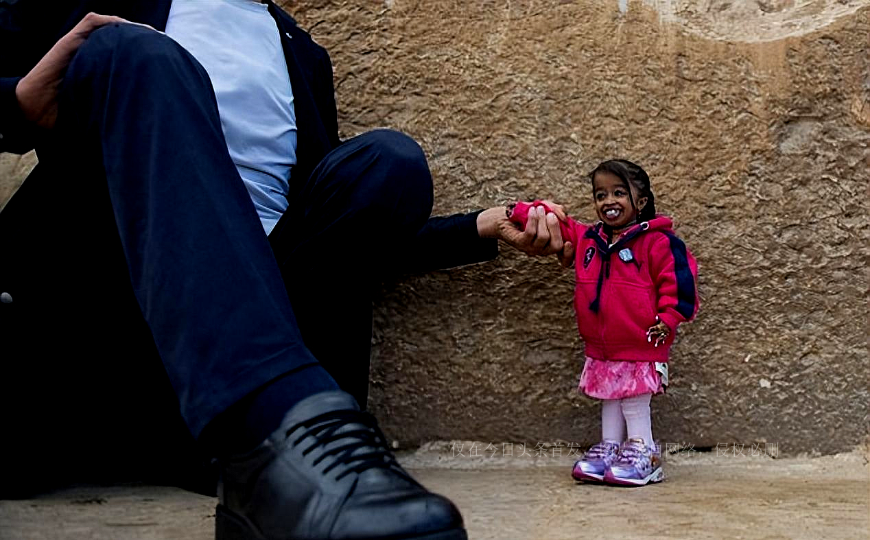 With a height of 62 centimeters and a weight of 12 pounds, the world's ...